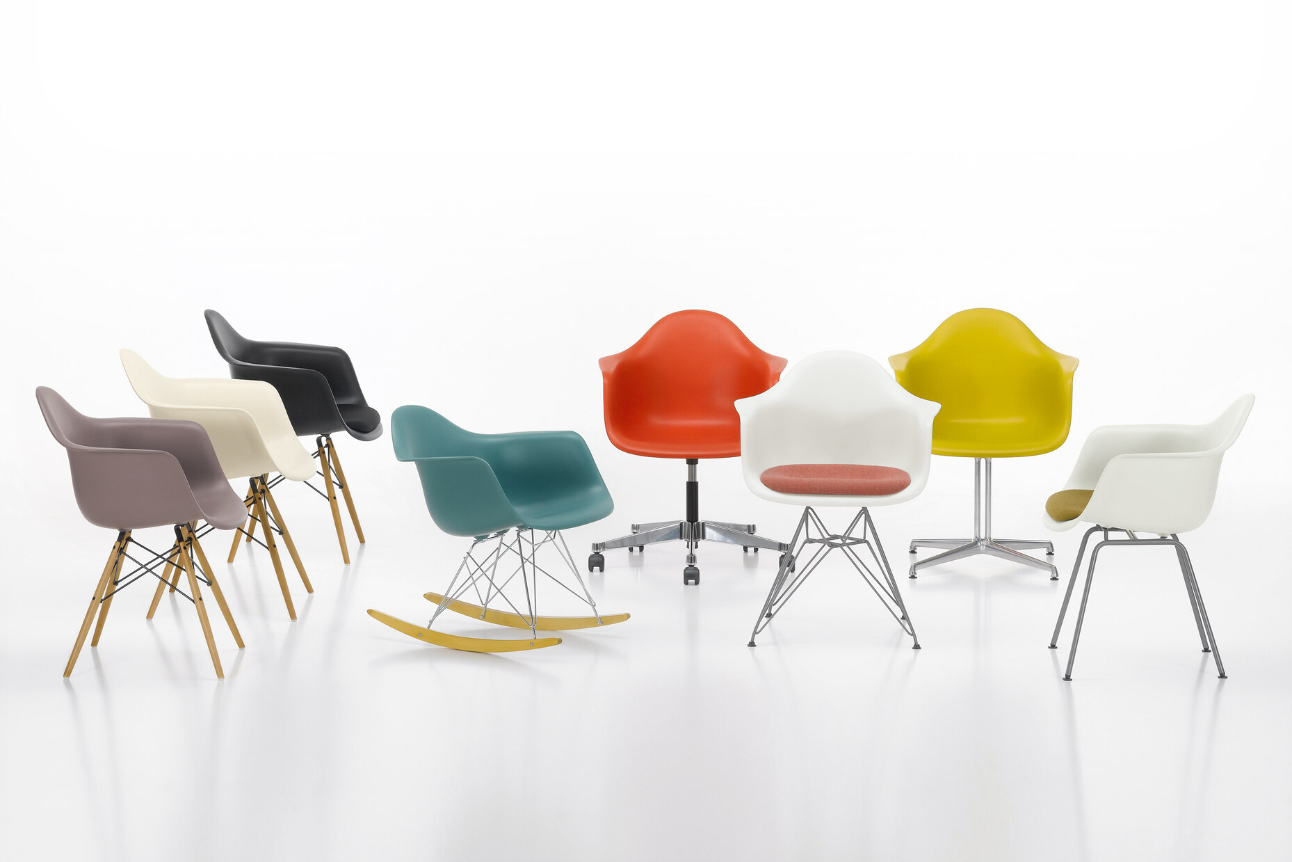 Eames Plastic Armchair DAR by Vitra | STYLEPARK