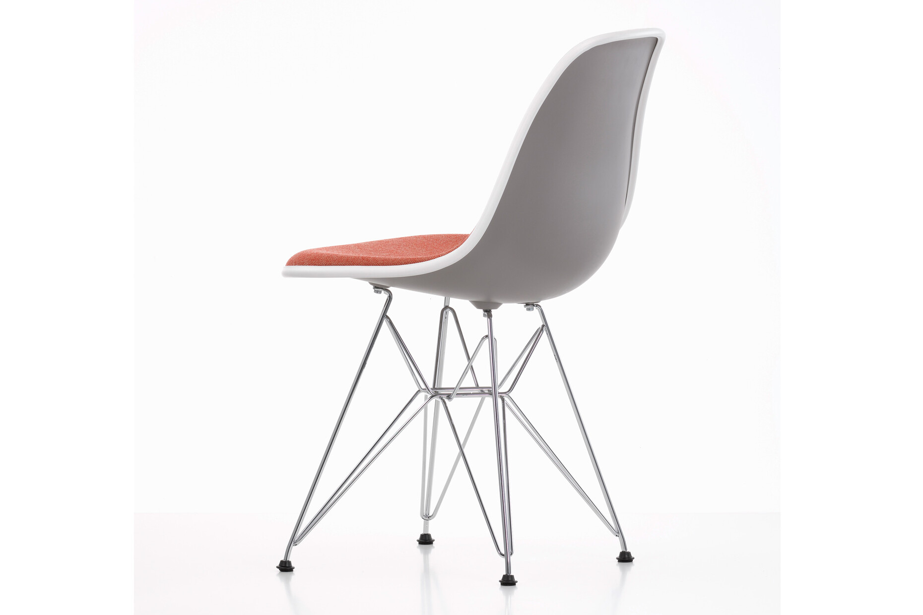 Eames Plastic Side Chair DSR by Vitra | STYLEPARK