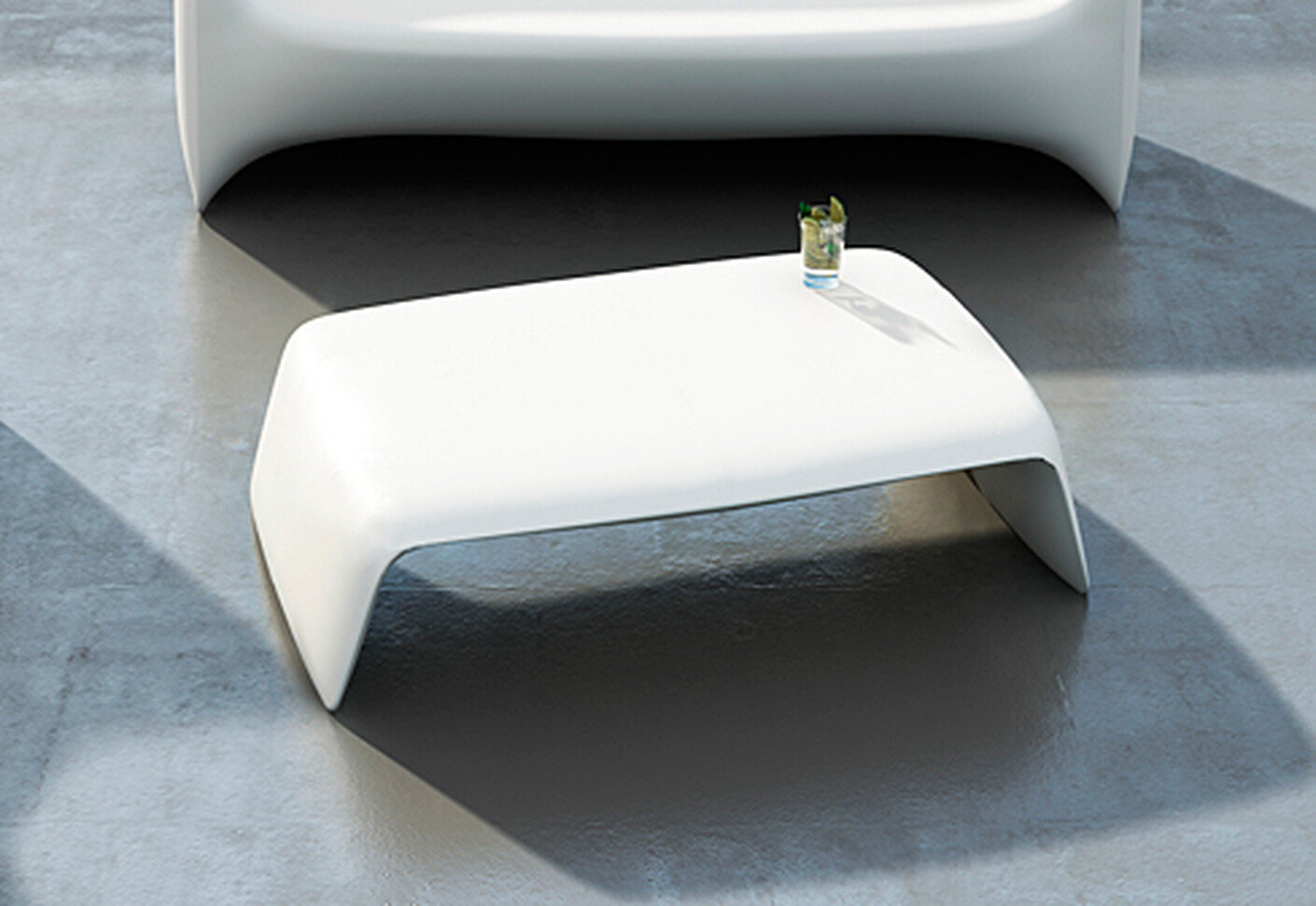 Blow coffee table by VONDOM | STYLEPARK