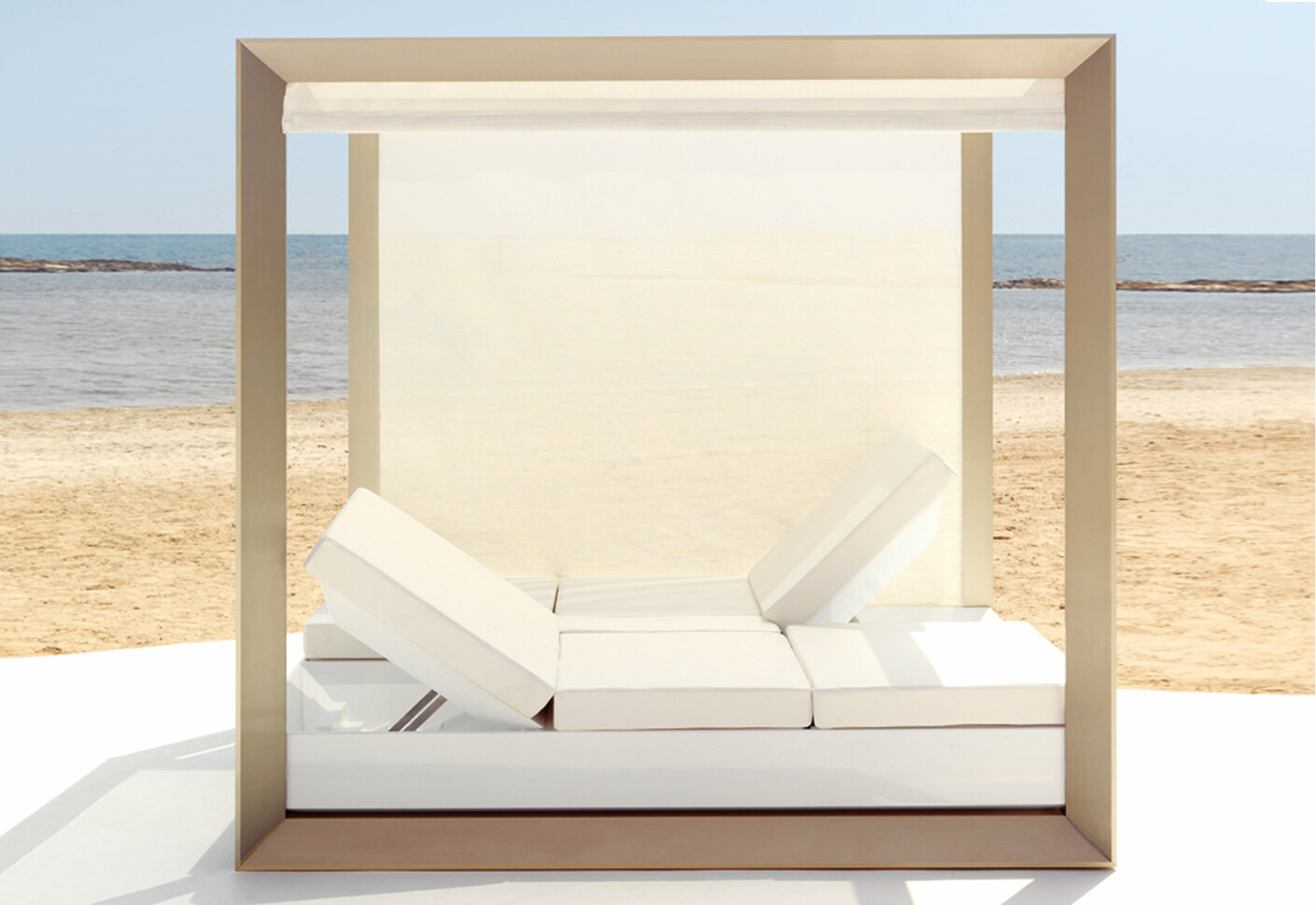 Vela Daybed with sunshade by VONDOM | STYLEPARK