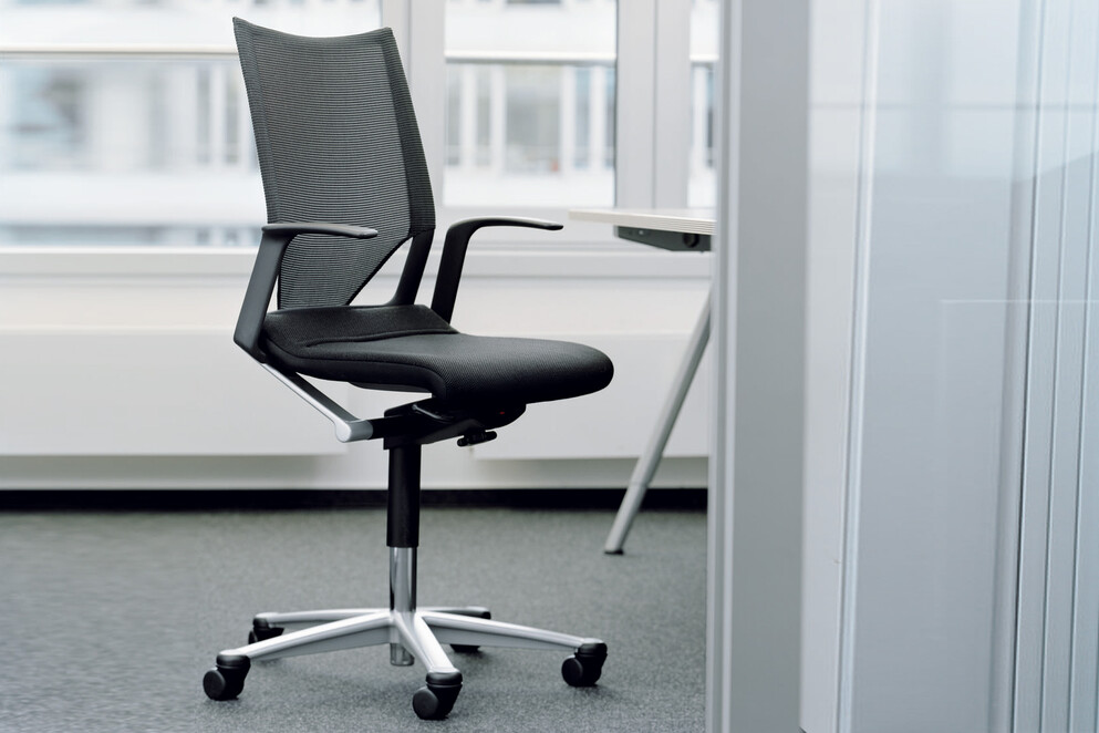 Modus Small 275/7 Swivel Chair by Wilkhahn | STYLEPARK